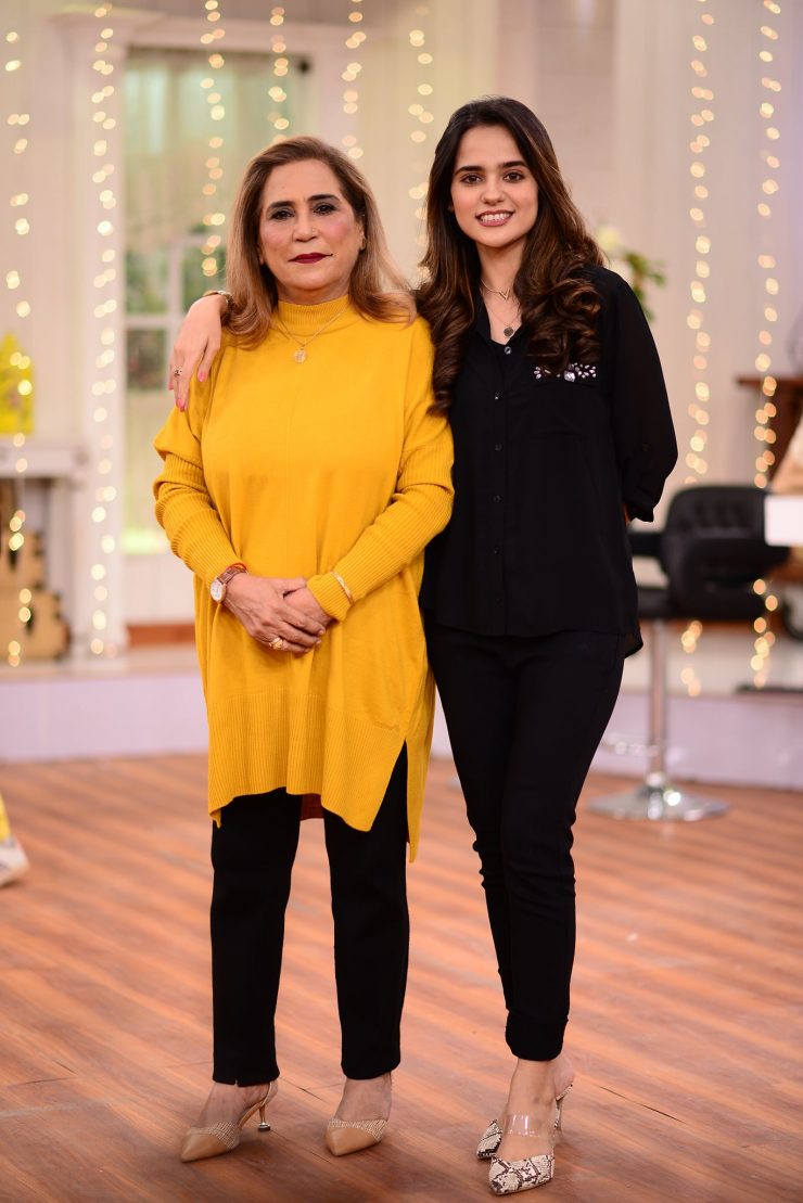 Laila Zuberi and Parveen Akbar Daughters in GMP | Reviewit.pk