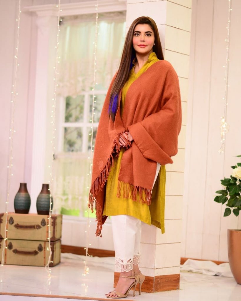 Laila Zuberi and Parveen Akbar Daughters in GMP | Reviewit.pk