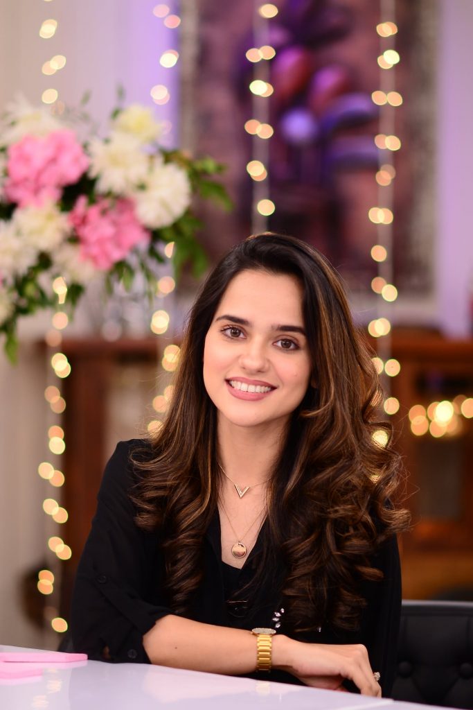 Laila Zuberi and Parveen Akbar Daughters in GMP | Reviewit.pk