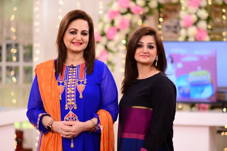 Laila Zuberi and Parveen Akbar Daughters in GMP | Reviewit.pk