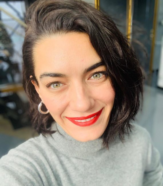 Hande Subasi Unhappy About Criticism From Pakistani Fans | Reviewit.pk