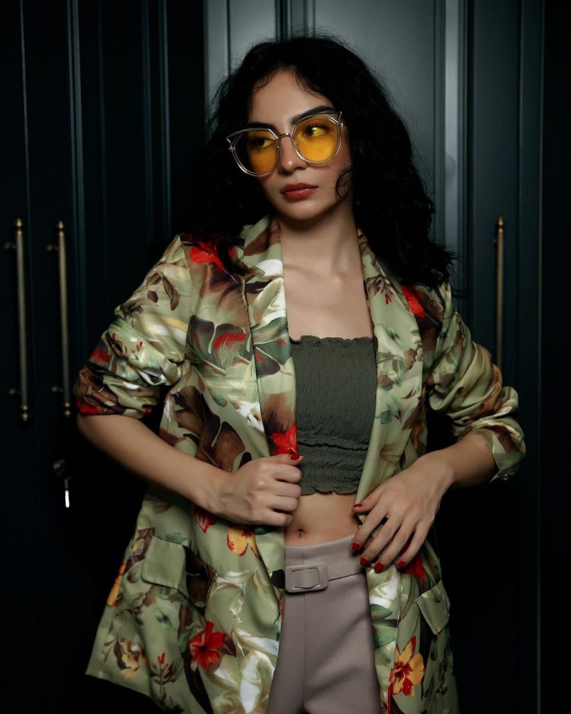 Latest Beautiful Clicks of Talented Actress Mehar Bano | Reviewit.pk