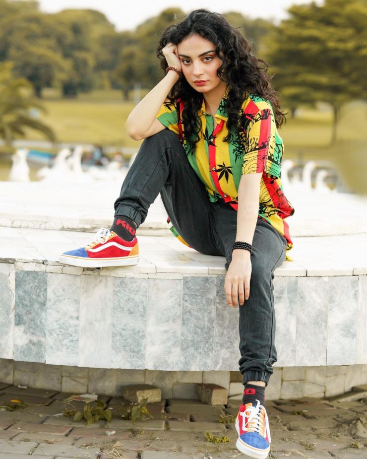 Latest Beautiful Clicks of Talented Actress Mehar Bano | Reviewit.pk