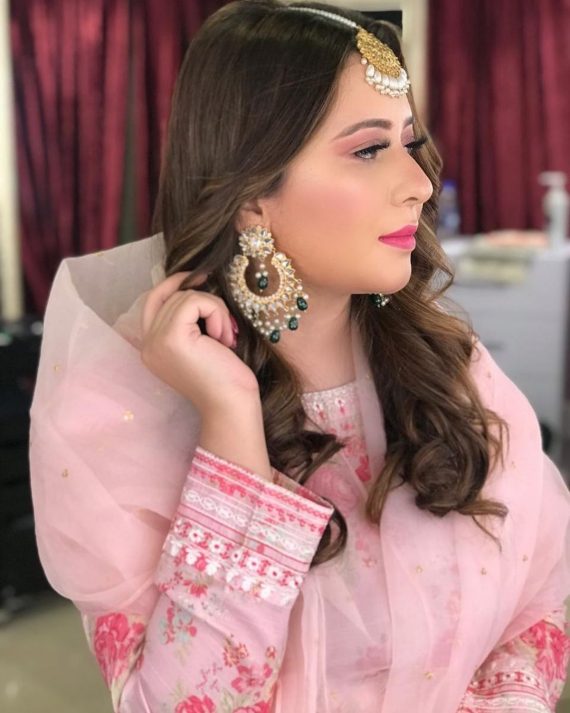 Anchor Rabia Anum Birthday Pictures | Reviewit.pk