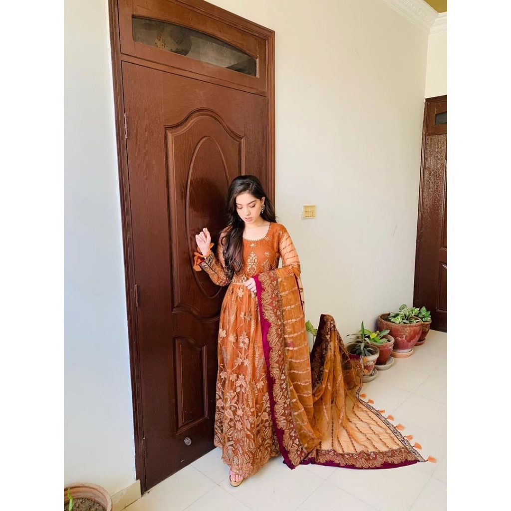 Sarah Razi with her Baby Girl - Adorable Pictures | Reviewit.pk