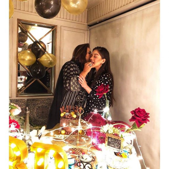 Sarah Razi with her Baby Girl - Adorable Pictures | Reviewit.pk