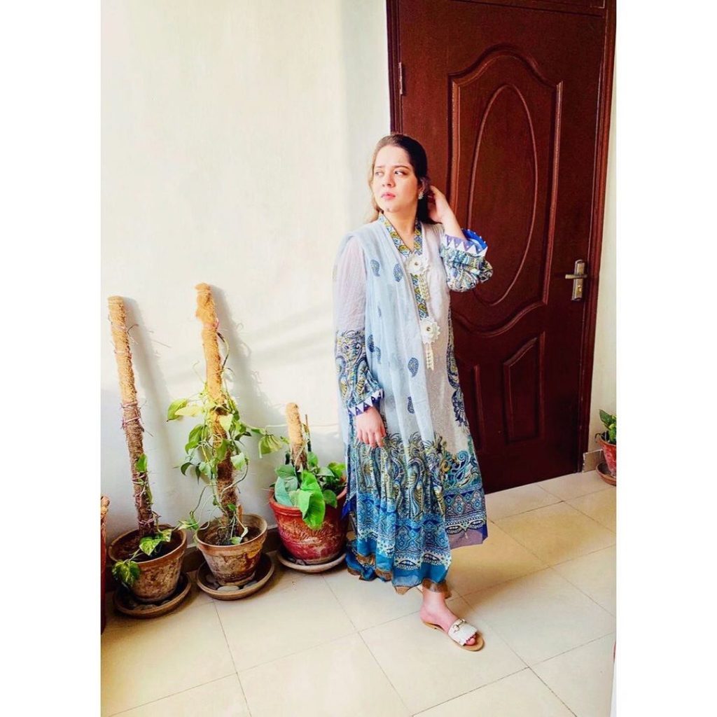 Sarah Razi with her Baby Girl - Adorable Pictures | Reviewit.pk