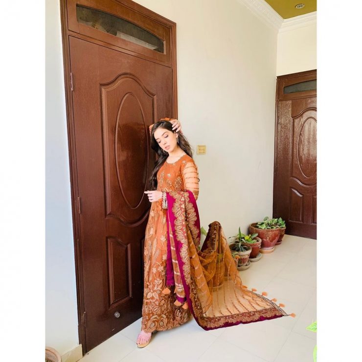 Sarah Razi with her Baby Girl - Adorable Pictures | Reviewit.pk