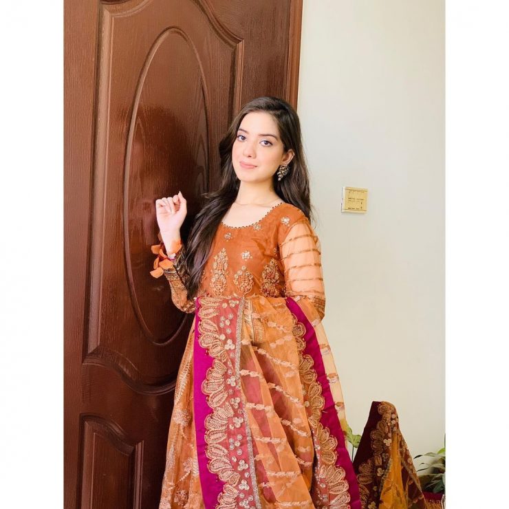 Sarah Razi with her Baby Girl - Adorable Pictures | Reviewit.pk