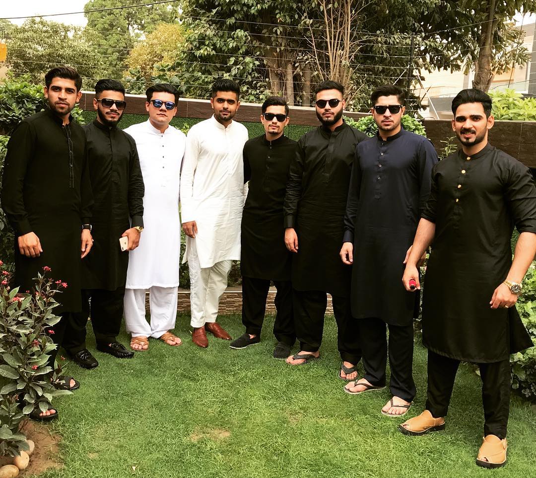 Beautiful Clicks Of Babar Azam With His Family | Reviewit.pk