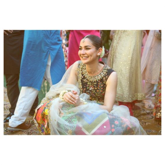 Hania Amir Family - 10 Beautiful Pictures | Reviewit.pk