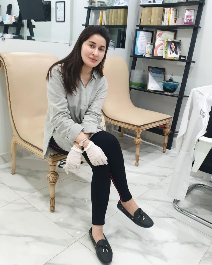 Dr Shaista Lodhi all the Way From Her Clinic | Reviewit.pk