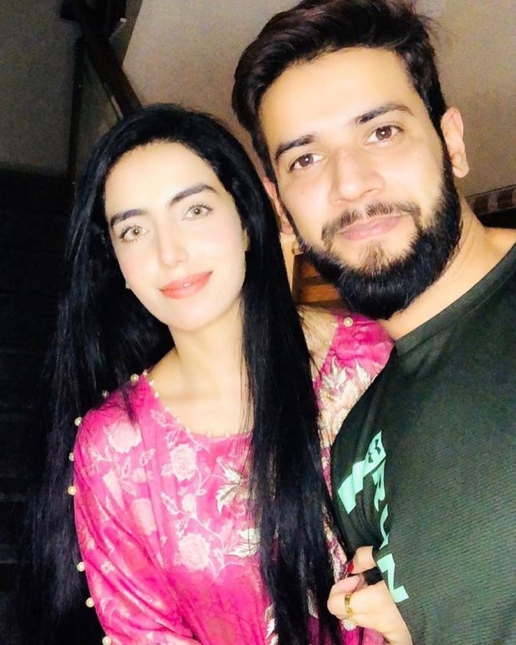Imad Wasim Shares Moments While Holding His Daughter For The First Time ...