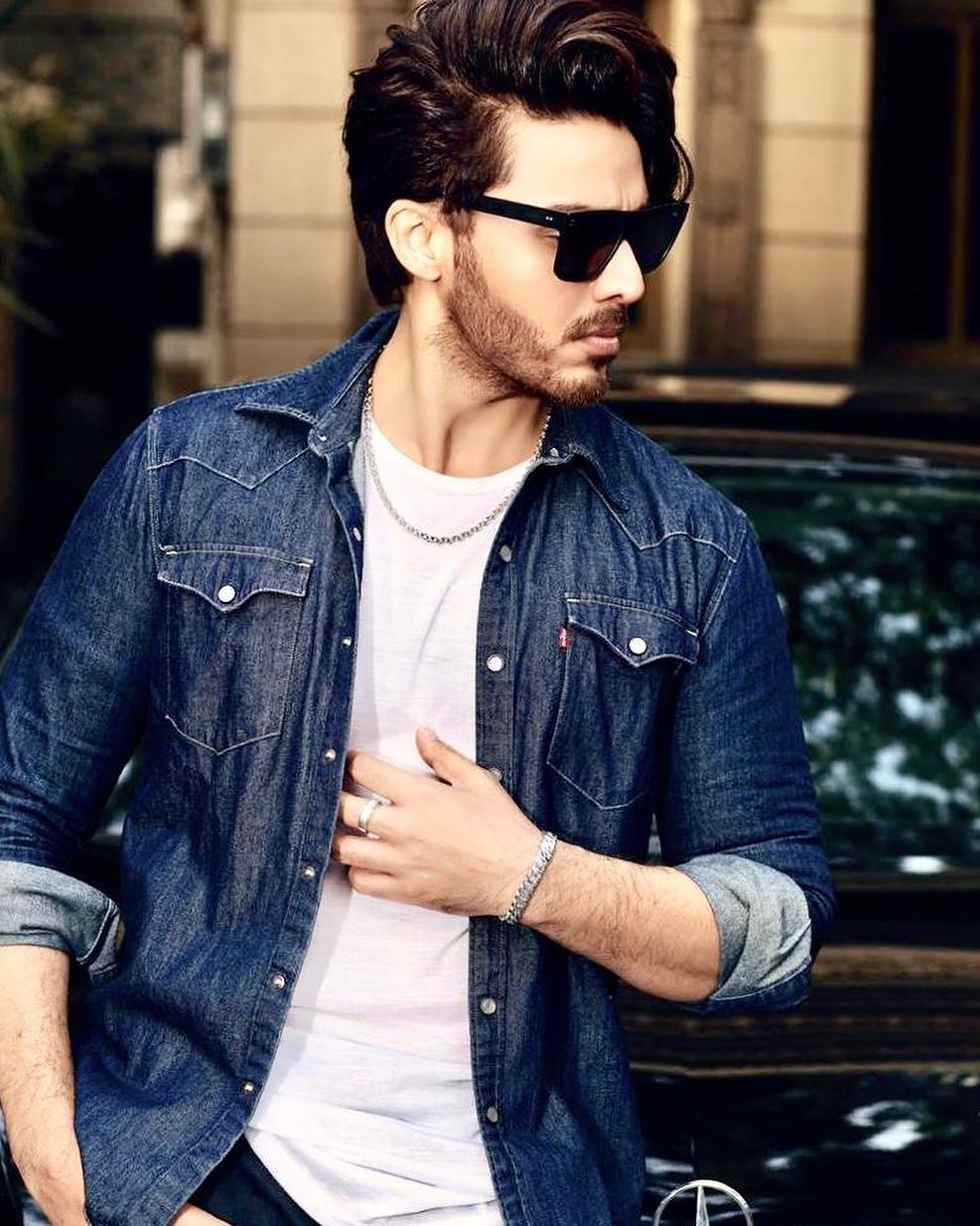 Ahsan Khan Reveals His Age | Reviewit.pk