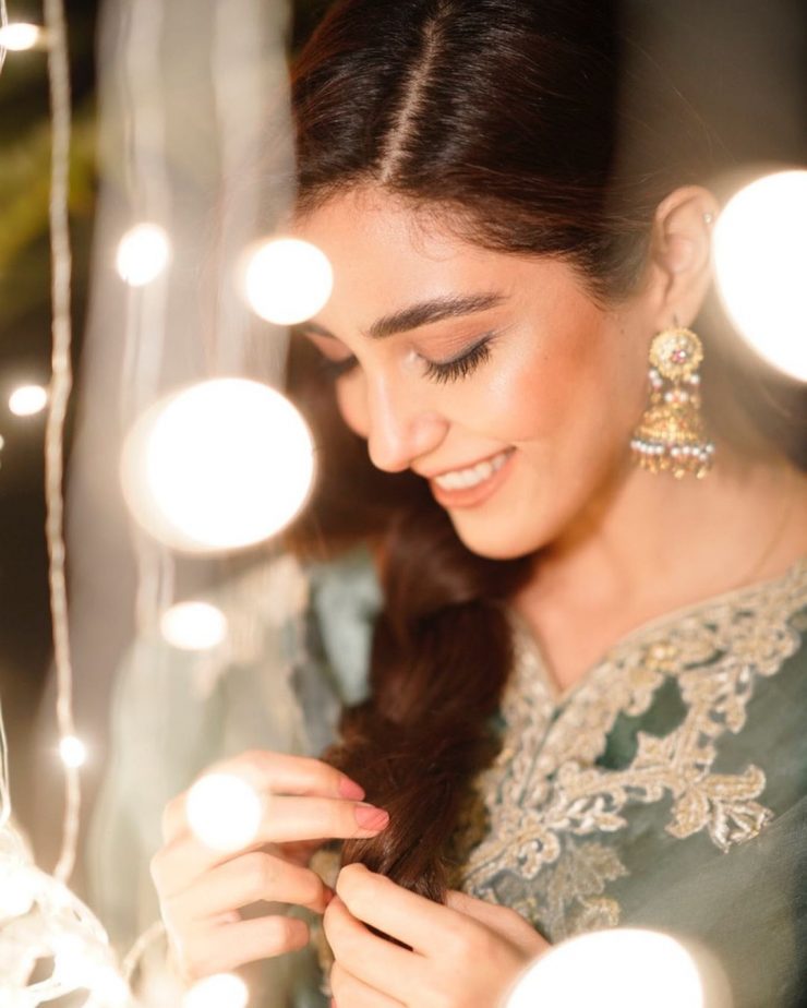 Maya Ali Expresses Immense Love Towards Her Mother | Reviewit.pk