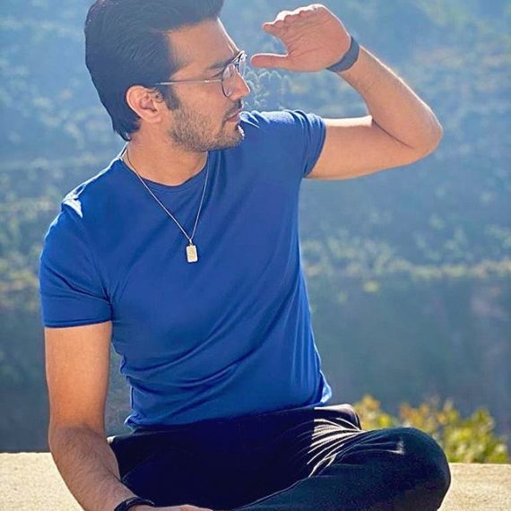 Raaz e Ulfat Cast In Real Life | Reviewit.pk