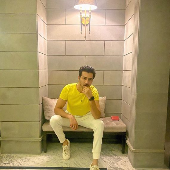 Raaz e Ulfat Cast In Real Life | Reviewit.pk