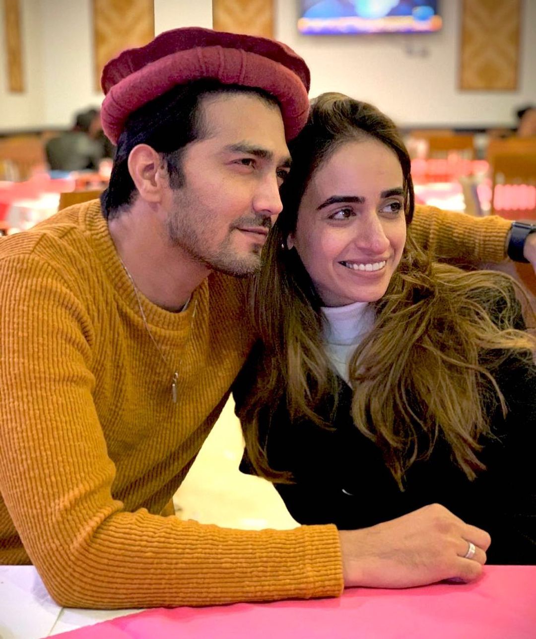 Raaz e Ulfat Cast In Real Life | Reviewit.pk