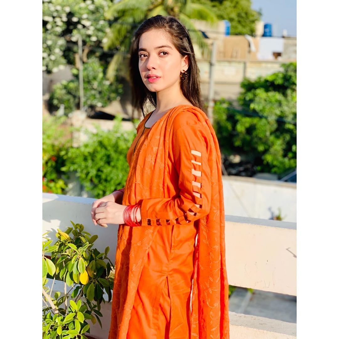 Raaz e Ulfat Cast In Real Life | Reviewit.pk