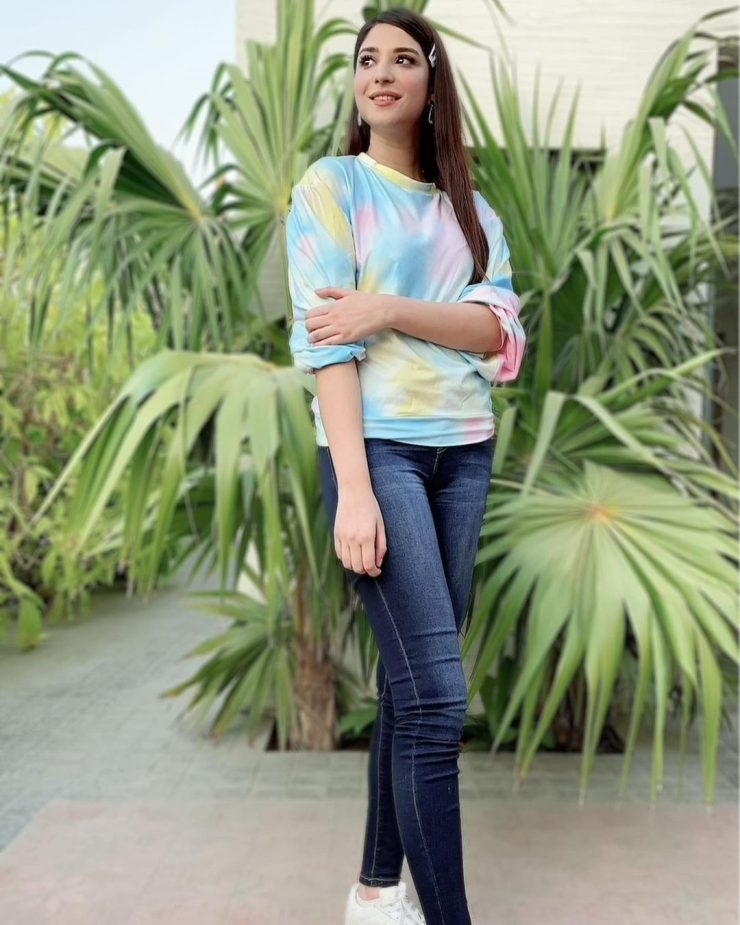 This Is How Ali Abbas And Ramsha Khan Are Related | Reviewit.pk