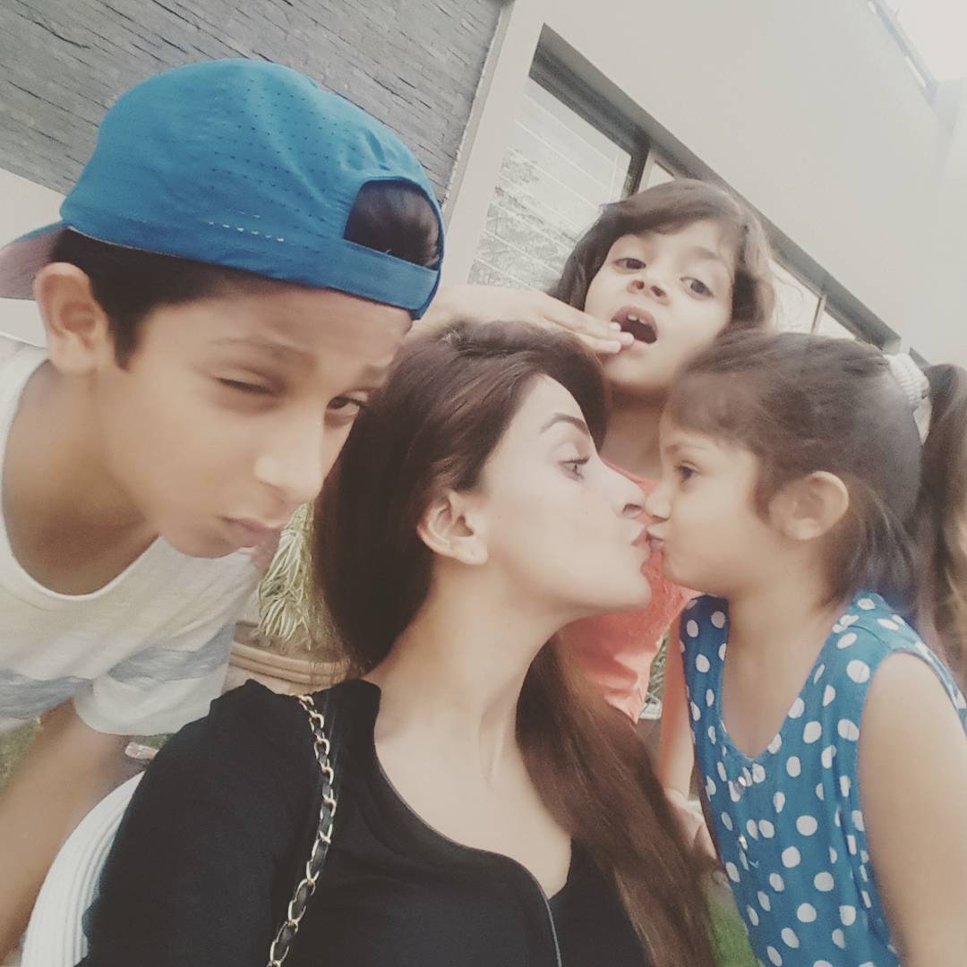 Saba Qamar Family - 10 Adorable Pictures | Reviewit.pk