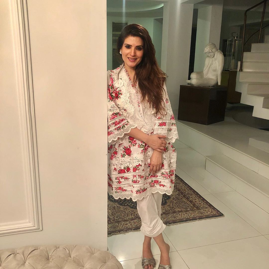 Elegant Resham Latest Pictures | Reviewit.pk