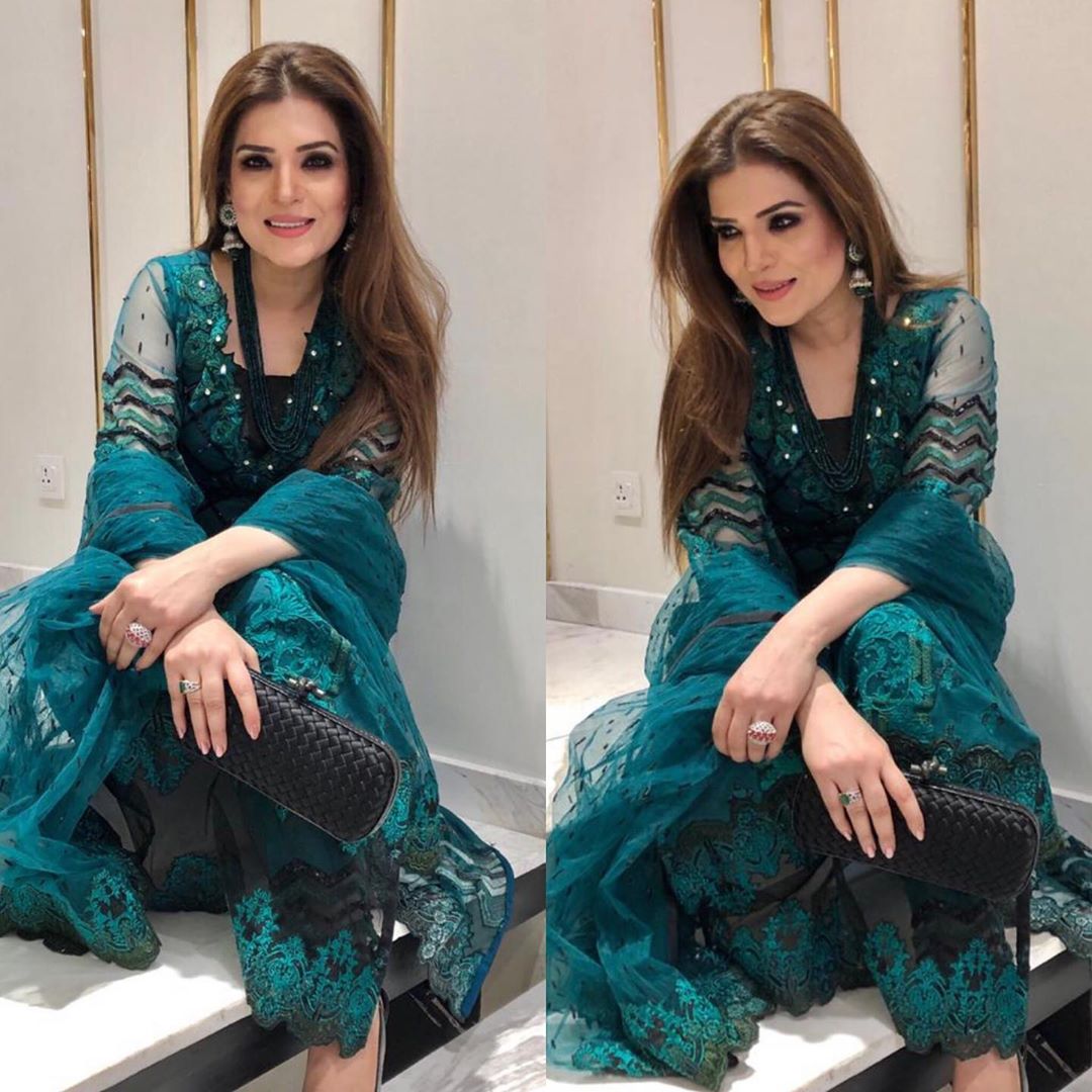 Elegant Resham Latest Pictures | Reviewit.pk