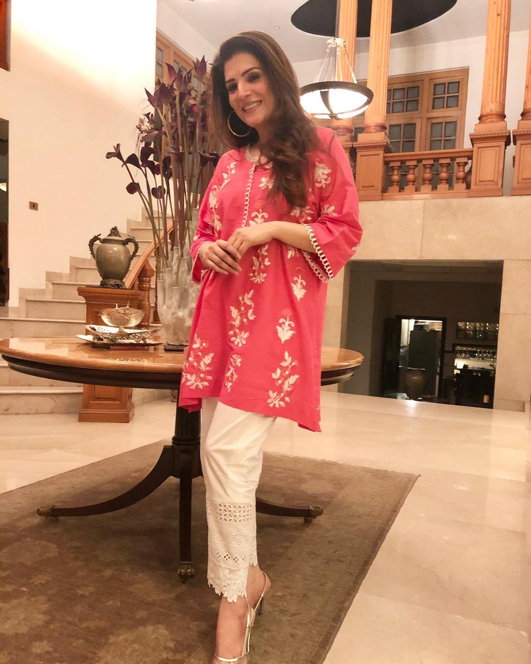 Elegant Resham Latest Pictures | Reviewit.pk