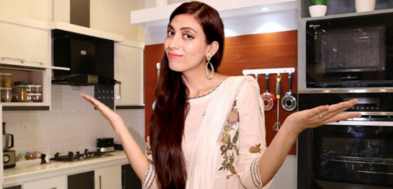 What Did Amna Riaz Get As A Wedding Gift From Her Husband? | Reviewit.pk