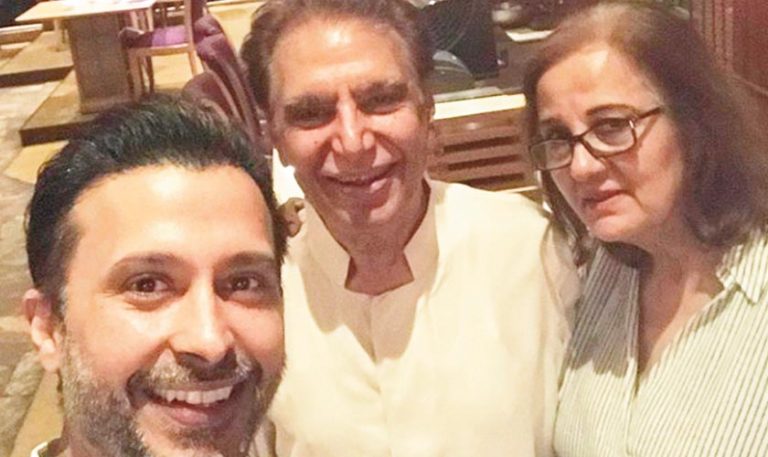 20 Family Clicks Of Rahat Kazmi With Family | Reviewit.pk