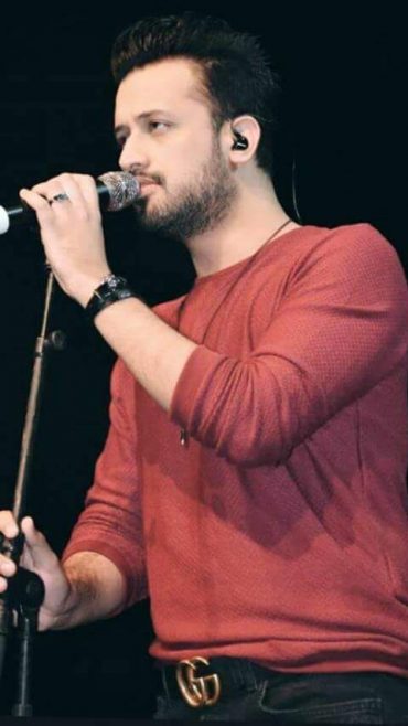 Top 10 Richest Singers of Pakistan - 2021 | Reviewit.pk