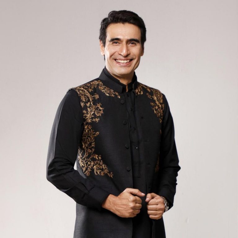 Actor Farhan Agha Has Joined PTI | Reviewit.pk