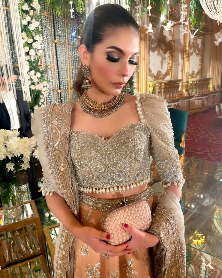 Amna Babar Giving Major Style Goals In Recent Pictures | Reviewit.pk