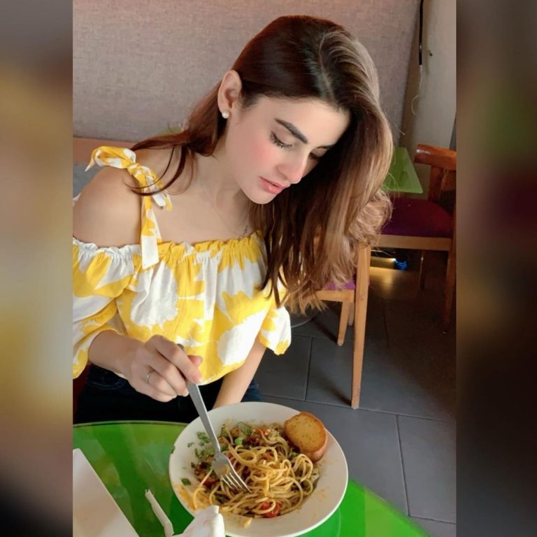 Actress Amna Malik in Turkey - Beautiful Pictures | Reviewit.pk