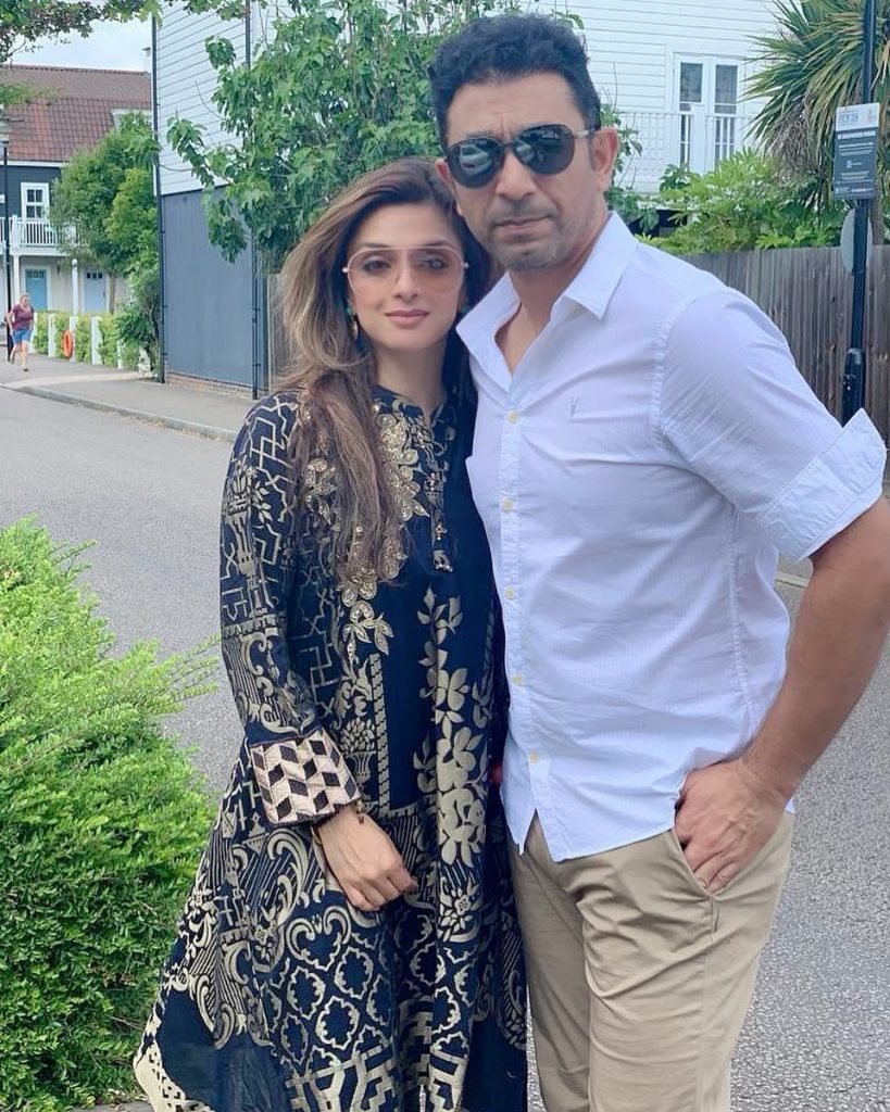 Former Cricketer Azhar Mehmood with his Family - Latest Pictures ...