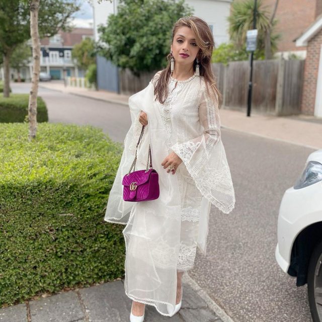 Former Cricketer Azhar Mehmood with his Family - Latest Pictures ...