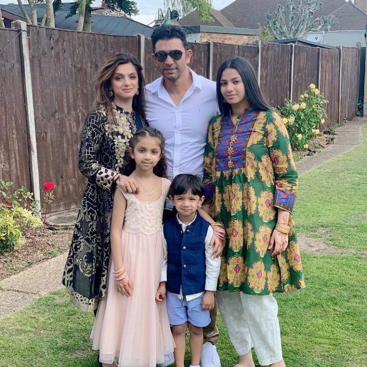 Former Cricketer Azhar Mehmood with his Family - Latest Pictures ...