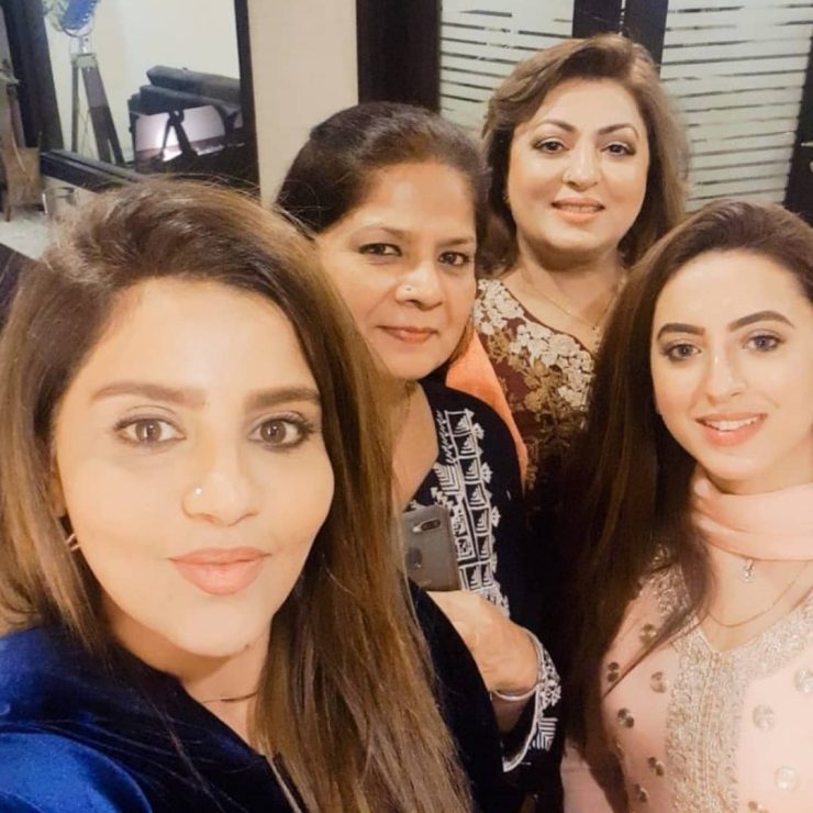 Humayun Saeed Wife Samina Birthday Pictures | Reviewit.pk