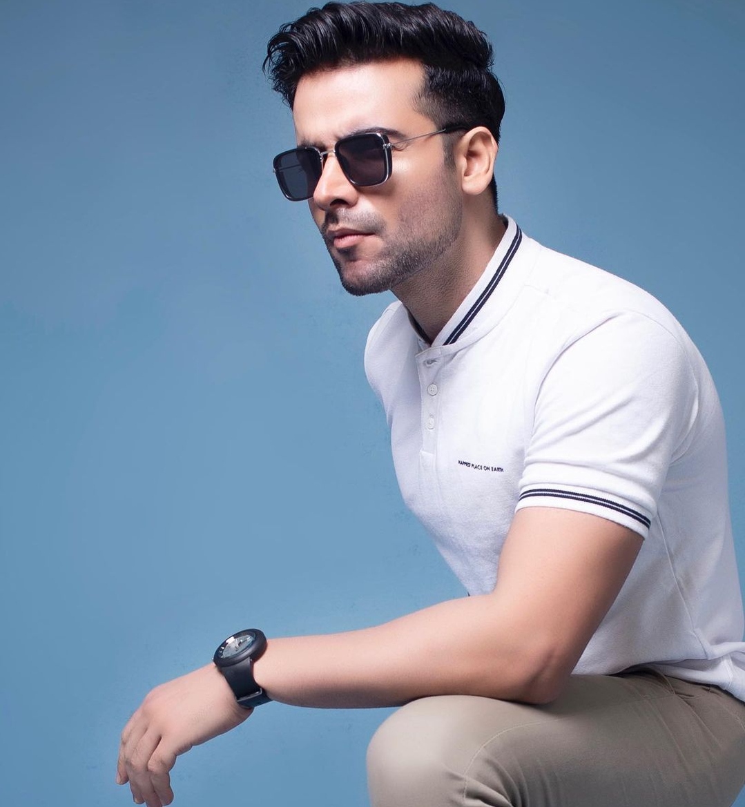 New Sensation Inayat Khan Pictures | Reviewit.pk