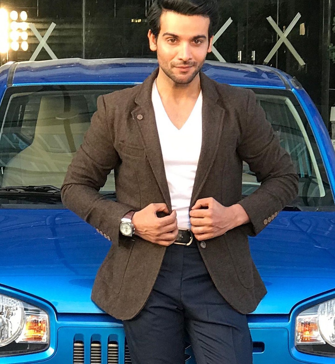 New Sensation Inayat Khan Pictures | Reviewit.pk