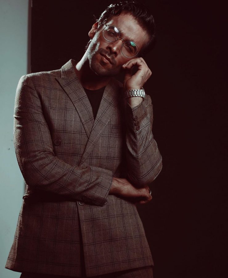 New Sensation Inayat Khan Pictures | Reviewit.pk