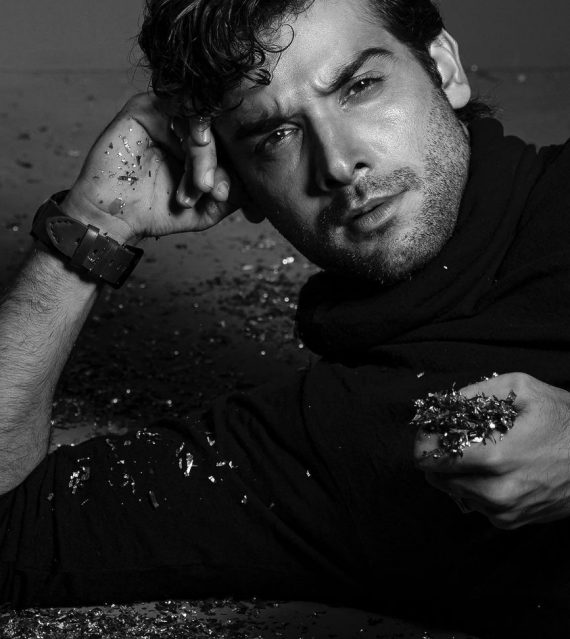 New Sensation Inayat Khan Pictures | Reviewit.pk