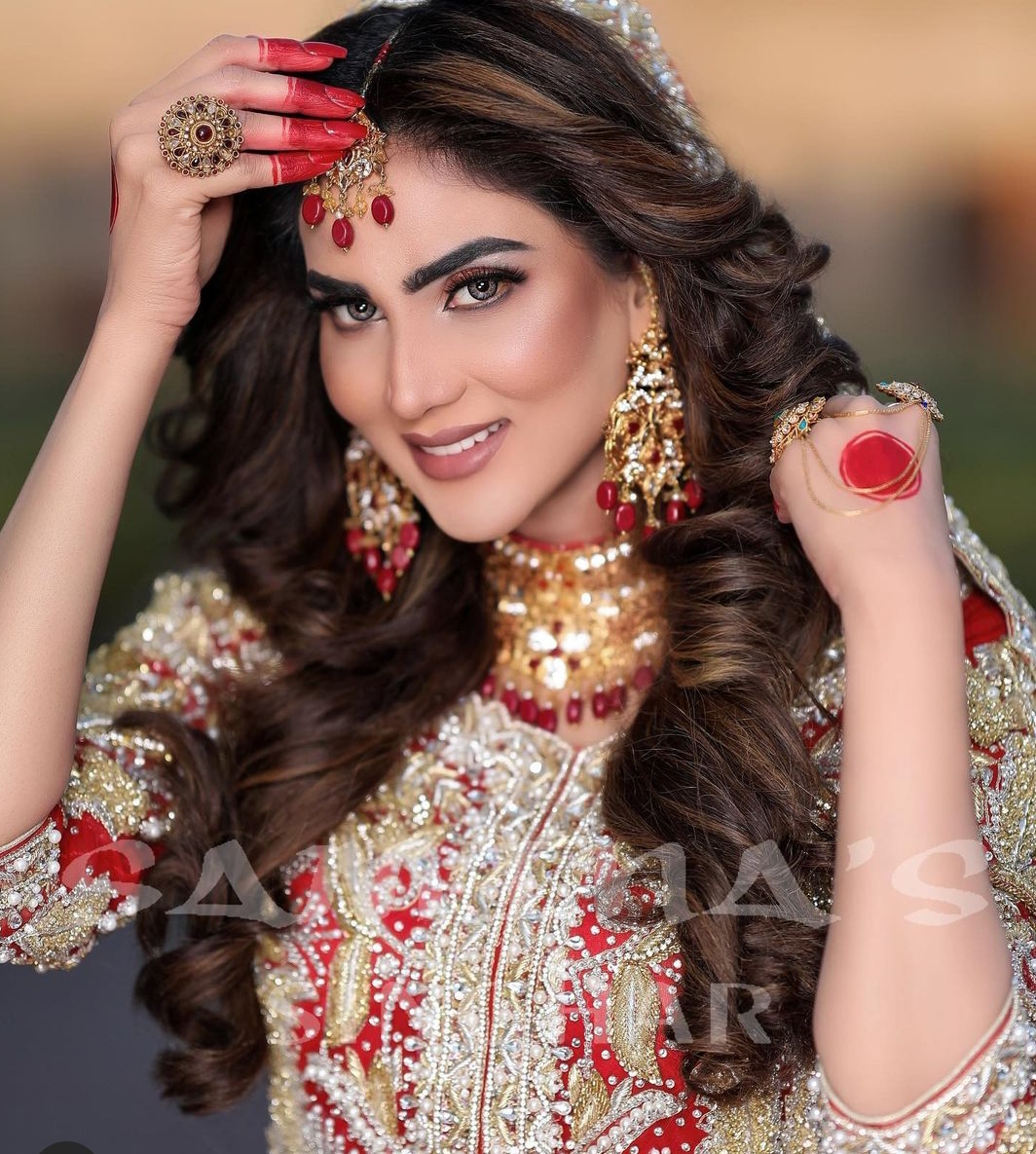 Fiza Ali Beautiful Bridal Pictures | Reviewit.pk