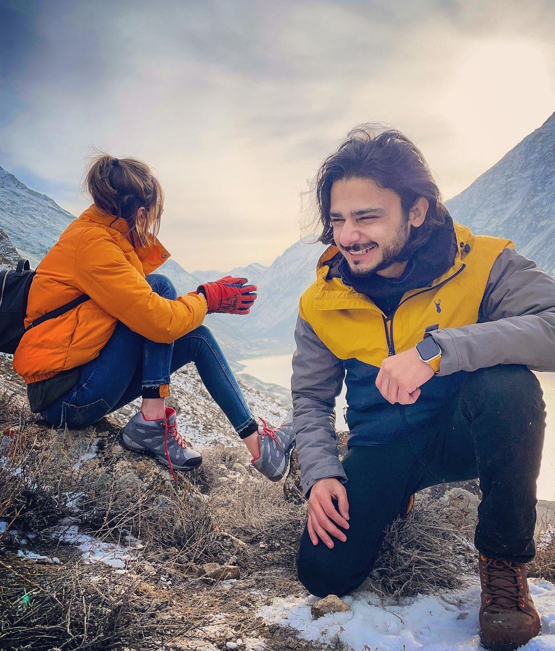 Ukhano With Wife , Pictures while Traveling Pakistan | Reviewit.pk