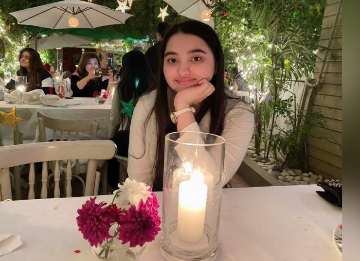 Javeria And Saud Spotted with Their Family at a Restaurant | Reviewit.pk