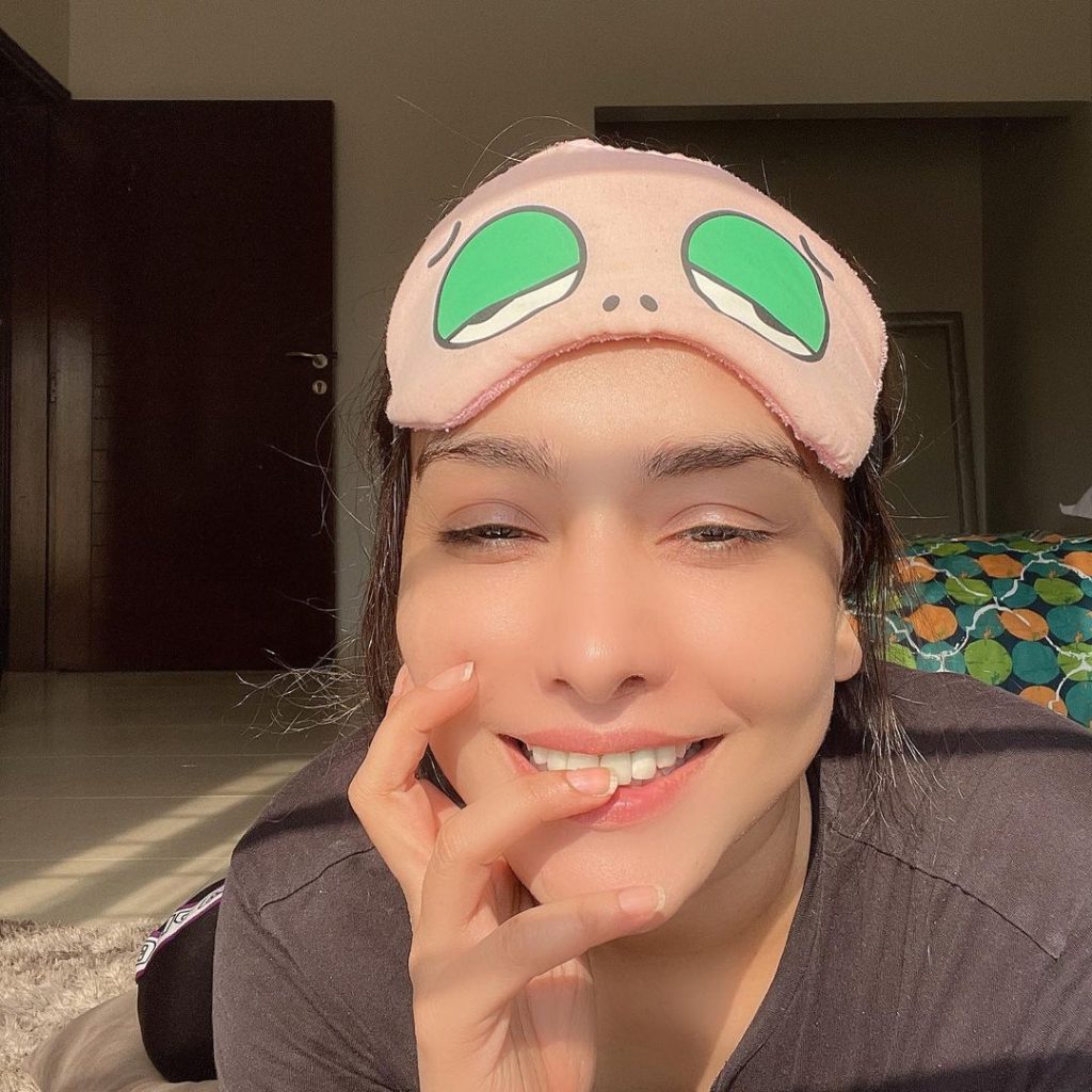 Actress Maira Khan Latest Pictures From Her Instagram Reviewitpk