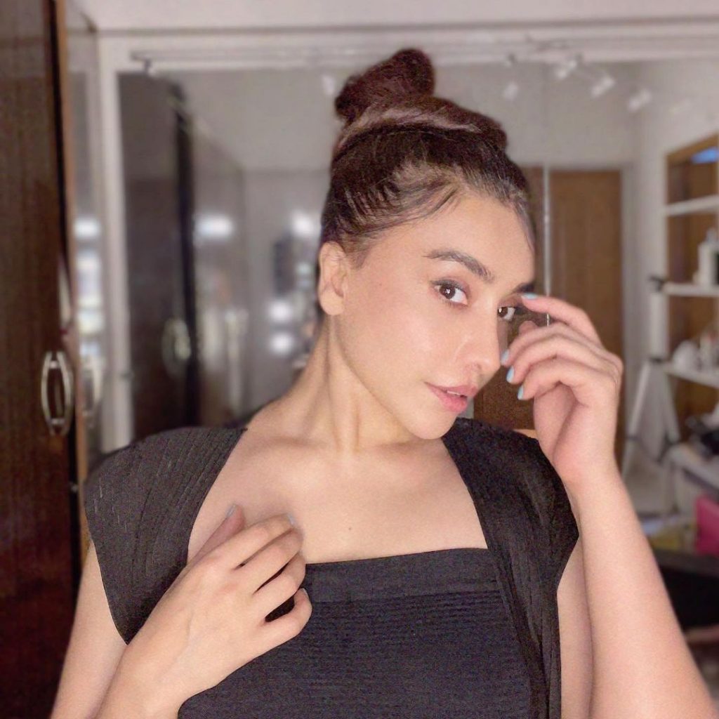 Actress Maira Khan Latest Pictures from her Instagram | Reviewit.pk