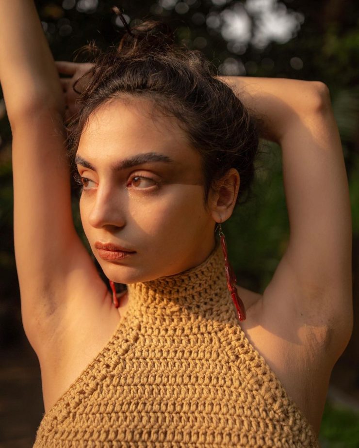 Mehar Bano Impressing With Awesome Dance Moves | Reviewit.pk