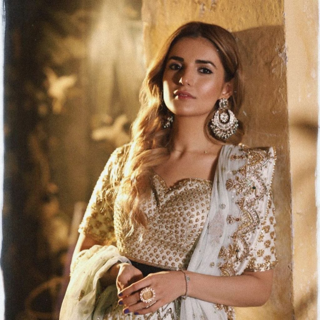 Momina Mustehsan Latest Beautiful Pictures from her Instagram | Reviewit.pk