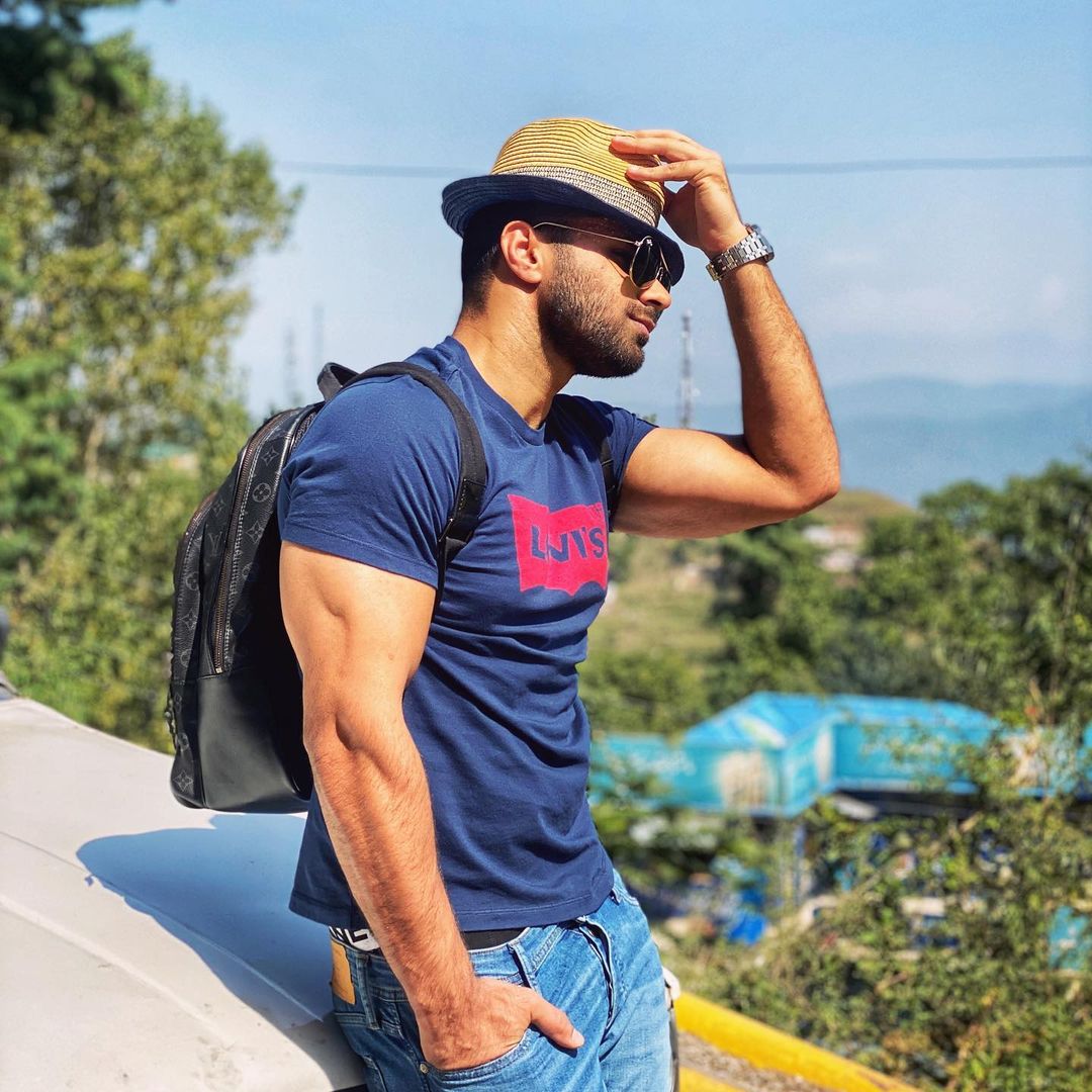 Rahim Pardesi Introduced His Both Wives | Reviewit.pk